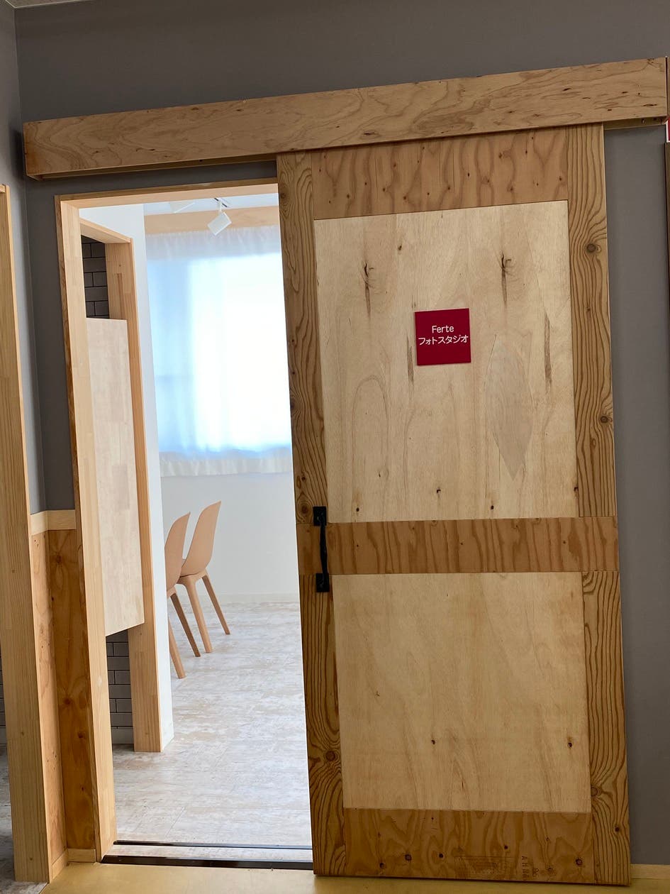 撮影場所に最適！！北摂・箕面のレンタルフォトブース。東側・南側から入る自然光で午後からも撮影OK!!　wifi完備。の写真6