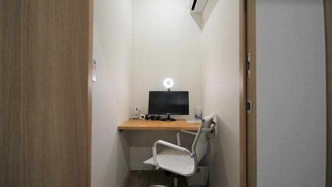 ■A:WEB会議ブース■【WEB会議】【オンライン商談】に最適!設備の整った専用個室です!の写真1