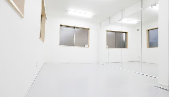 【阿佐ヶ谷で24時間営業!】お芝居の稽古・ダンスができる/2.0m x 3.2mの大型鏡の写真1