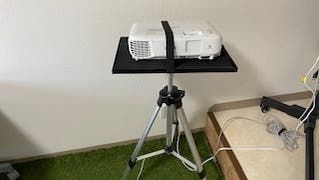 本厚木駅北口徒歩4分。テレワーク、会議、セミナーなど用途いろいろ。人工芝を敷いた会議室です。の写真7