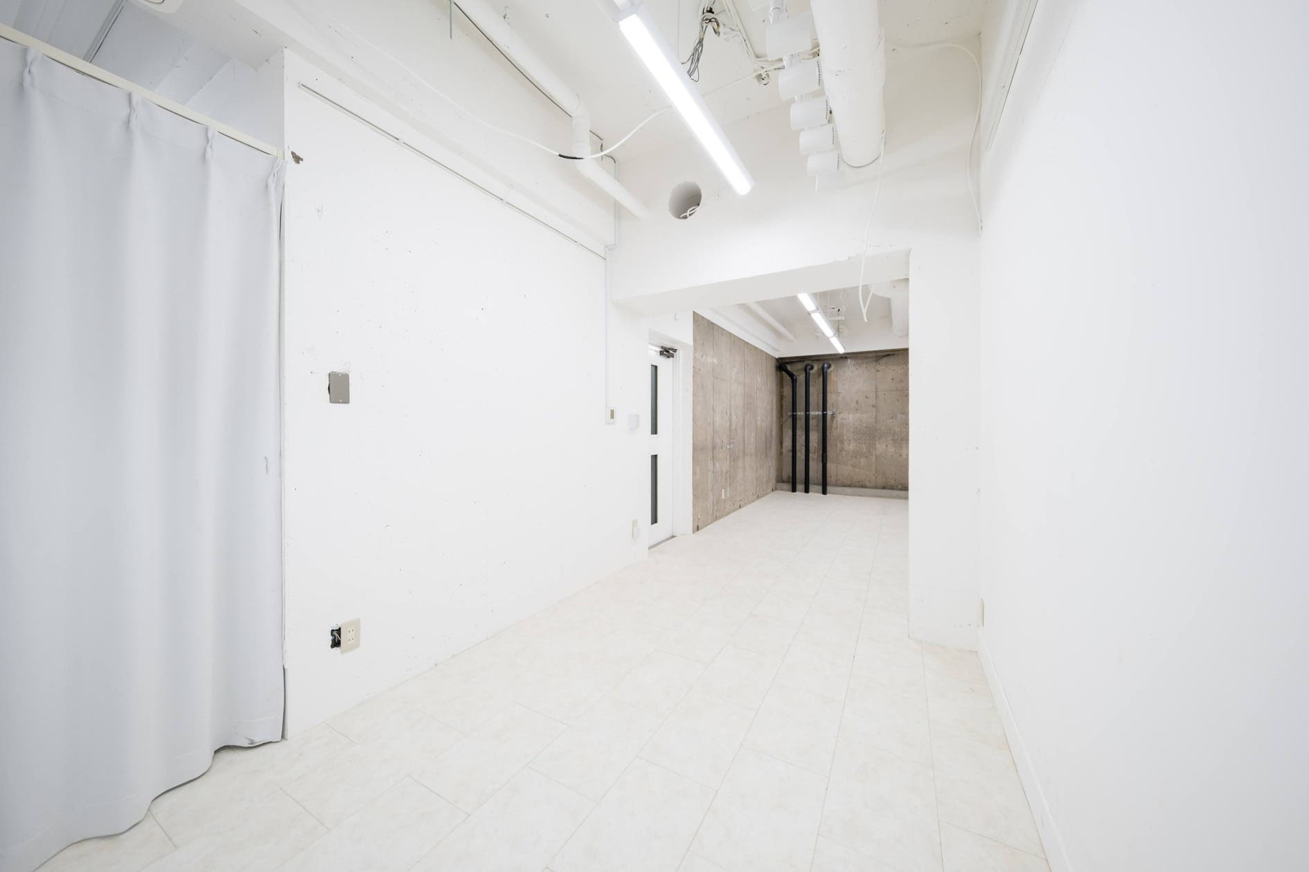 代々木駅1分・新宿駅4分！ 写真も動画も同料金！ 個人・商用どちらもOKのレンタル撮影スタジオ【belukha（ベルカ）】の写真10