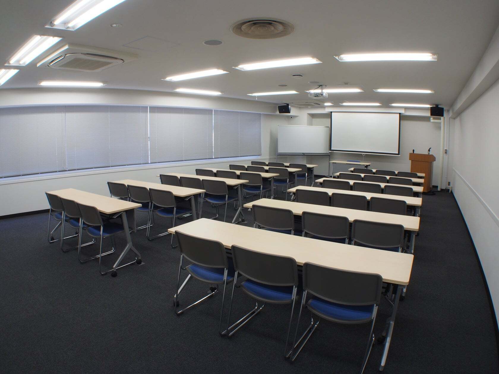 ワイム貸会議室高田馬場 Room 4C 74㎡の貸会議室ですの写真1
