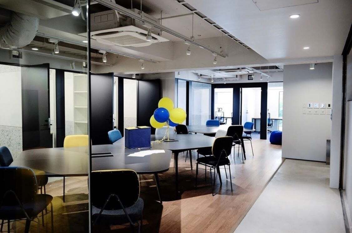 《六本木ヒルズすぐ》3名個室オフィス◆コワーキングスペース◆Wi-fi・電源・ホワイトボード・完全個室　テレワークに最適の写真5