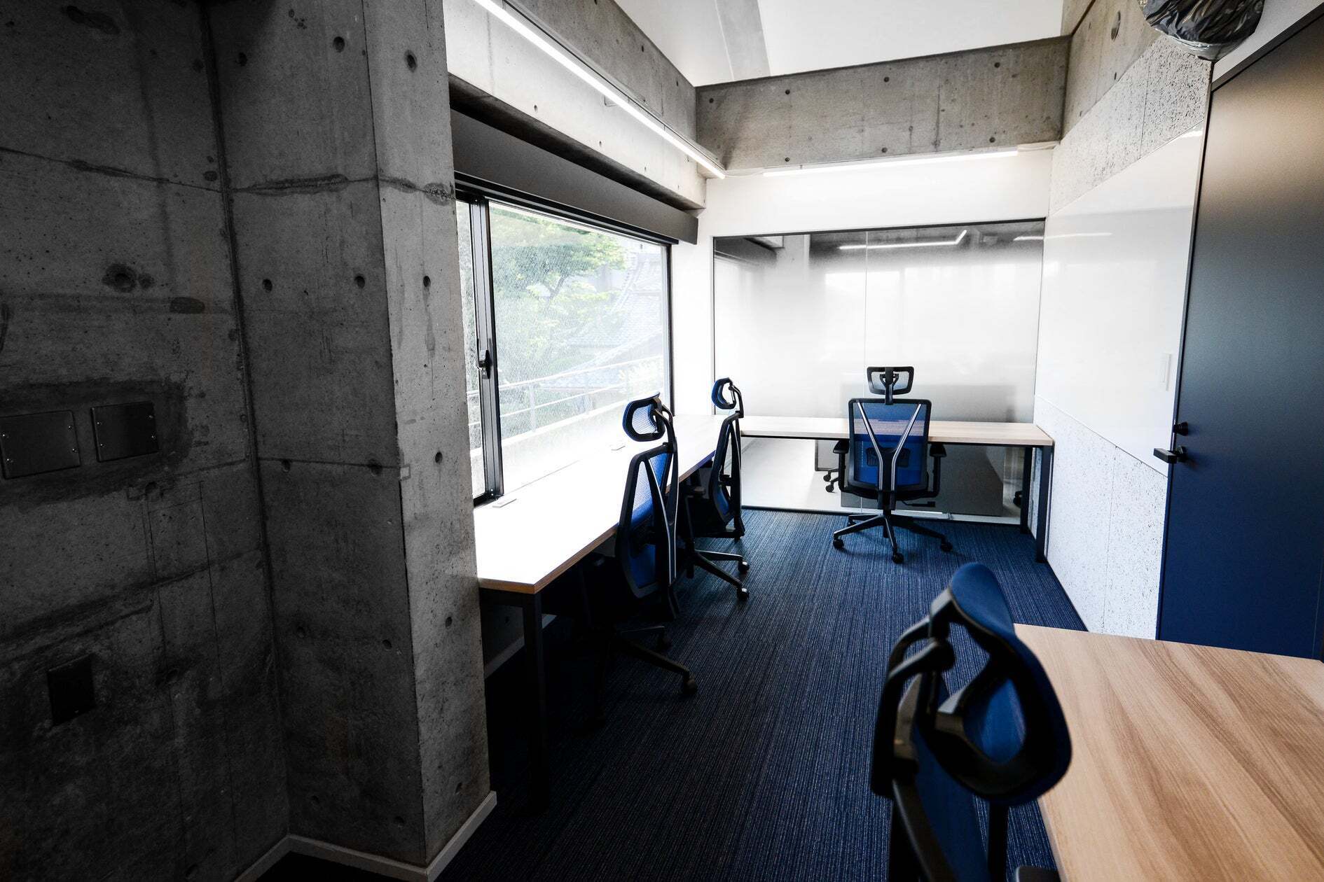 《六本木ヒルズすぐ》5名個室オフィス◆コワーキングスペース◆Wi-fi・電源・ホワイトボード・完全個室　テレワークに最適の写真1