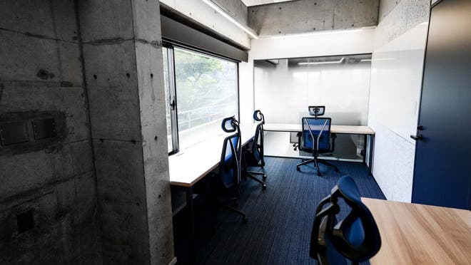 《六本木ヒルズすぐ》5名個室オフィス◆コワーキングスペース◆Wi-fi・電源・ホワイトボード・完全個室 テレワークに最適の写真1