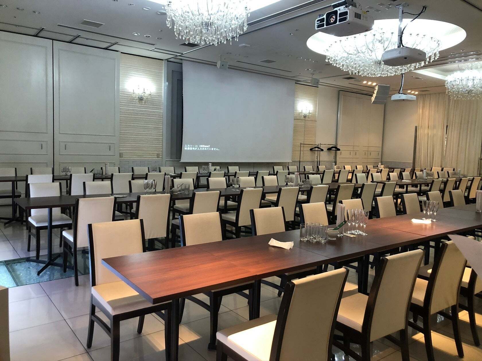 アリスアクアガーデン田町　会議室、イベント会場に 300名収容可　Wi-Fi・プロジェクター・スクリーンありの写真1