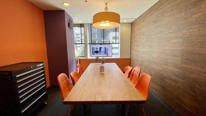 【コンファレンス東京】新宿ミーティングルームC|1h/2,200円~!メディア様に好評♪撮影・MTGに★PC/モニター利用可!の写真1