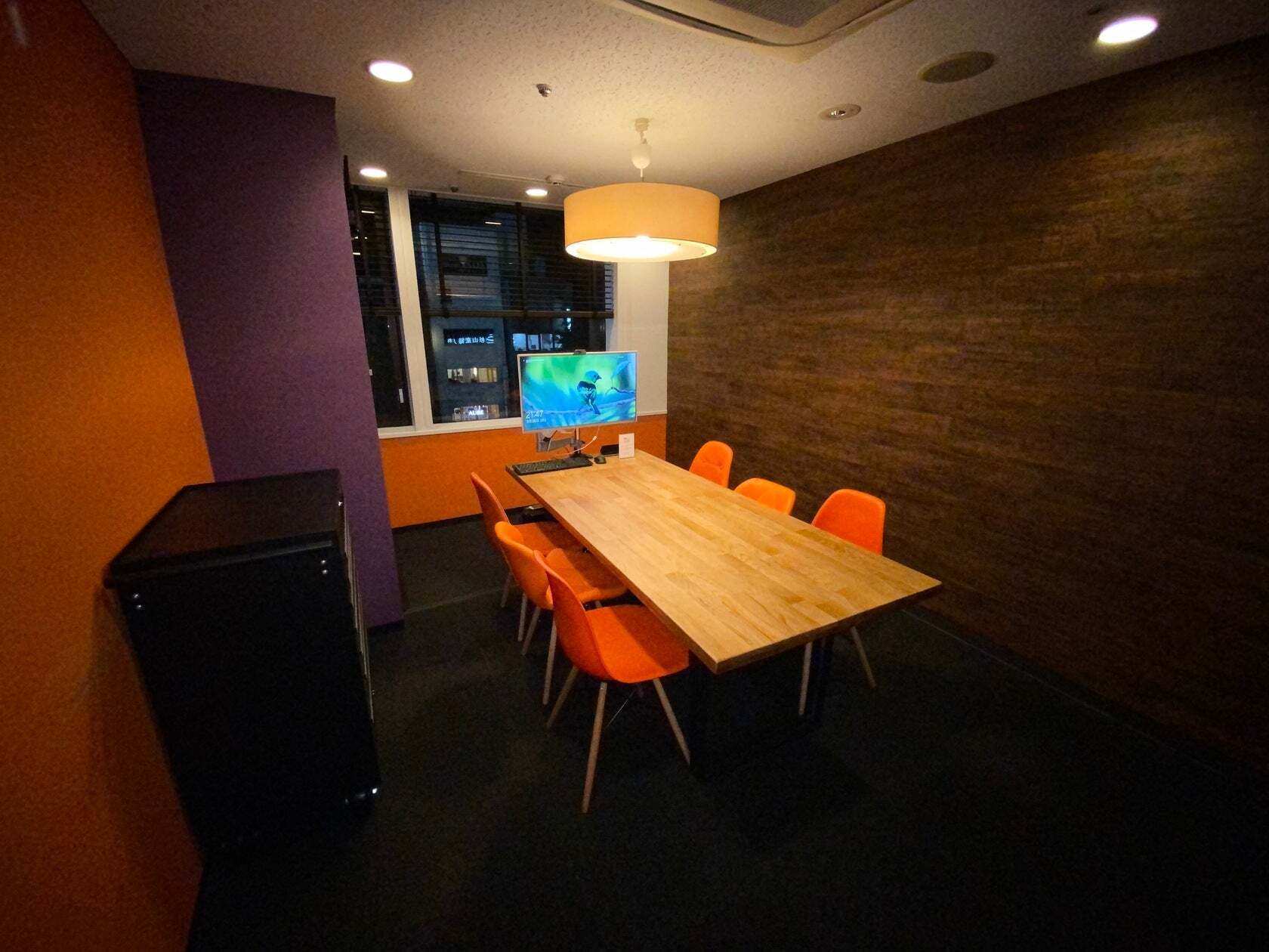 【コンファレンス東京】新宿ミーティングルームC｜1ｈ/2,200円～！メディア様に好評♪撮影・ＭＴＧに★ＰＣ/モニター利用可！の写真2