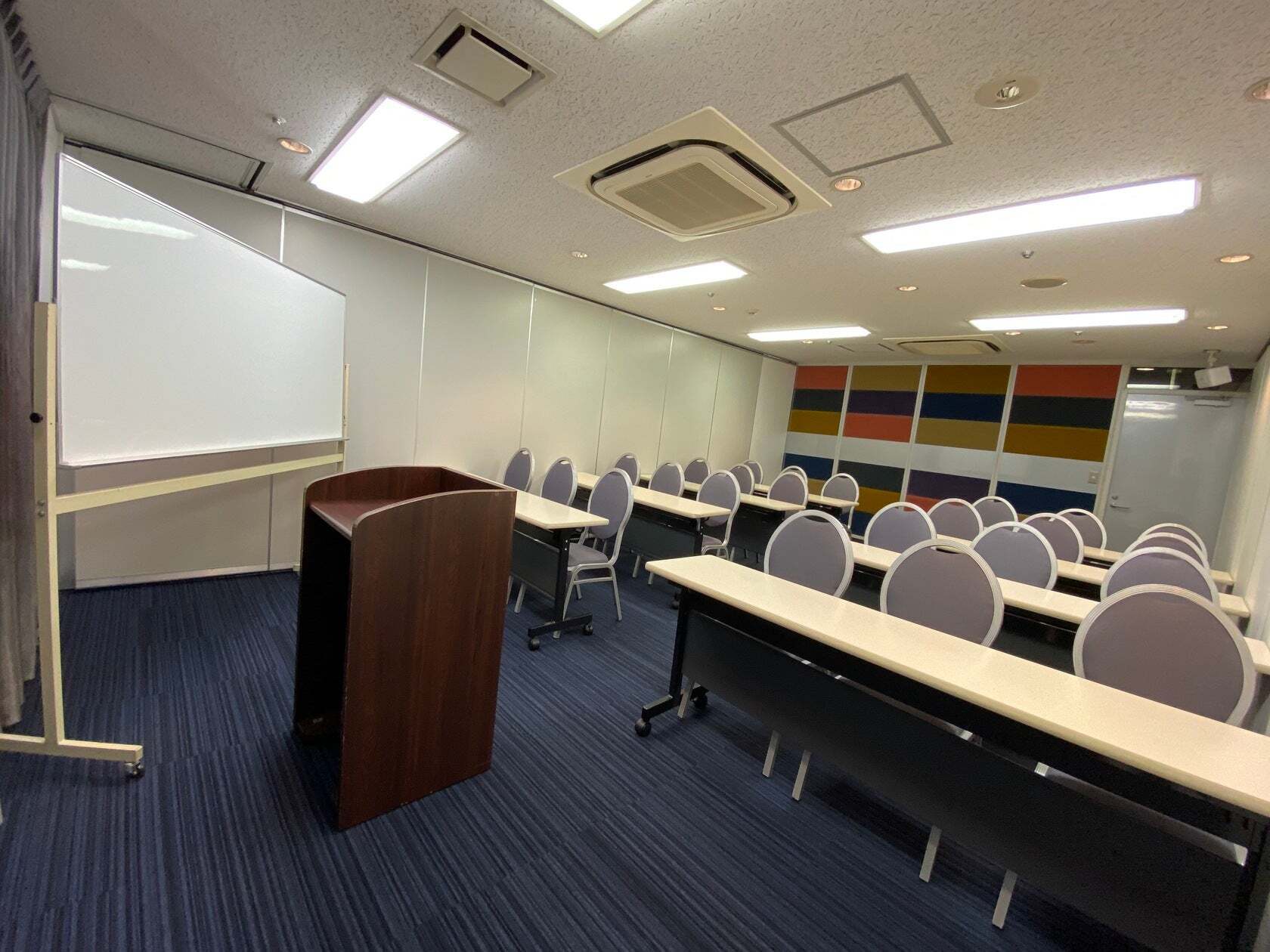 【コンファレンス東京】新宿Conference A（16－24名）新宿駅近でコスパ◎１時間なんと3300円～！の写真4