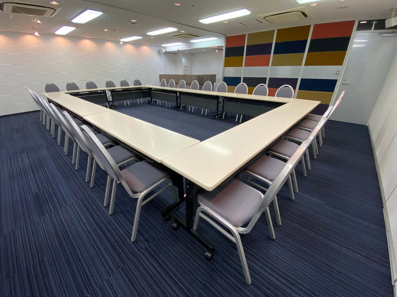 【コンファレンス東京】Conference B(スクール形式最大36名）新宿駅近でコスパ◎！の写真3