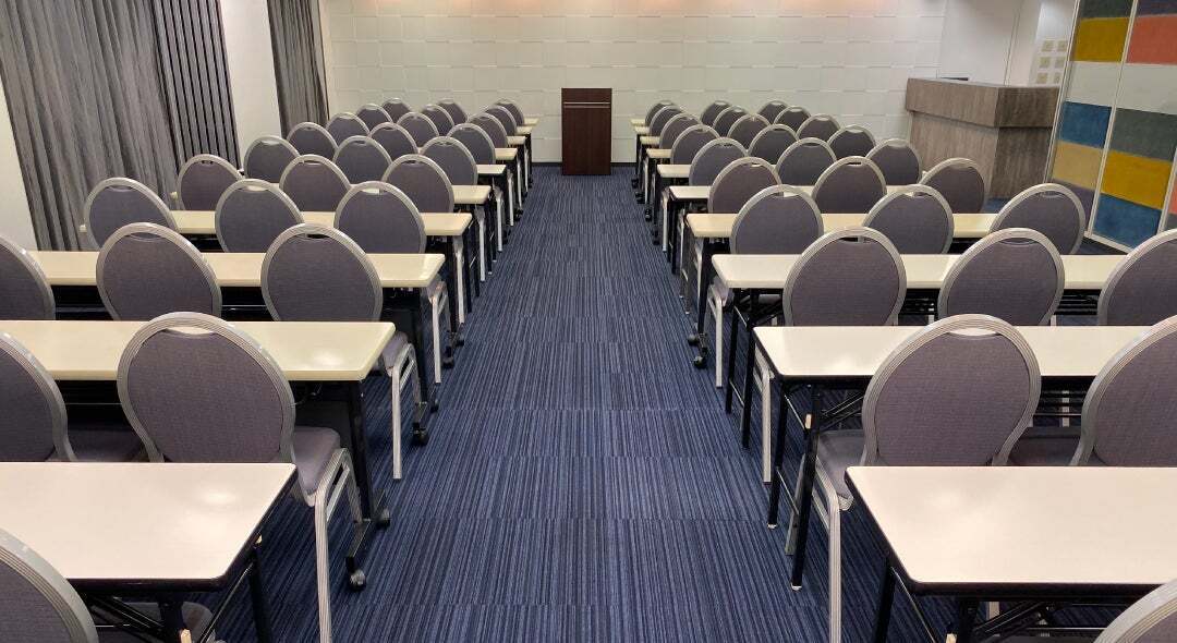 【コンファレンス東京】Conference AB(スクールスタイル最大60名)新宿駅近でコスパ◎！の写真1