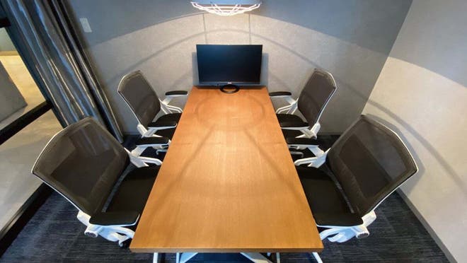 【コンファレンス札幌 - 「MeetingRoom A」】マンハッタンスタイルの洗練された会議室 テレワーク・Web会議にの写真2