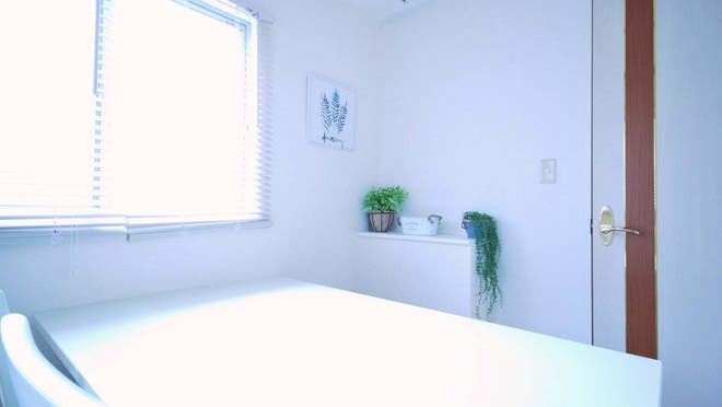 【恵比寿駅1分★RKFビル5階ルーム1】白と黄色が基調の明るいお部屋ですの写真2