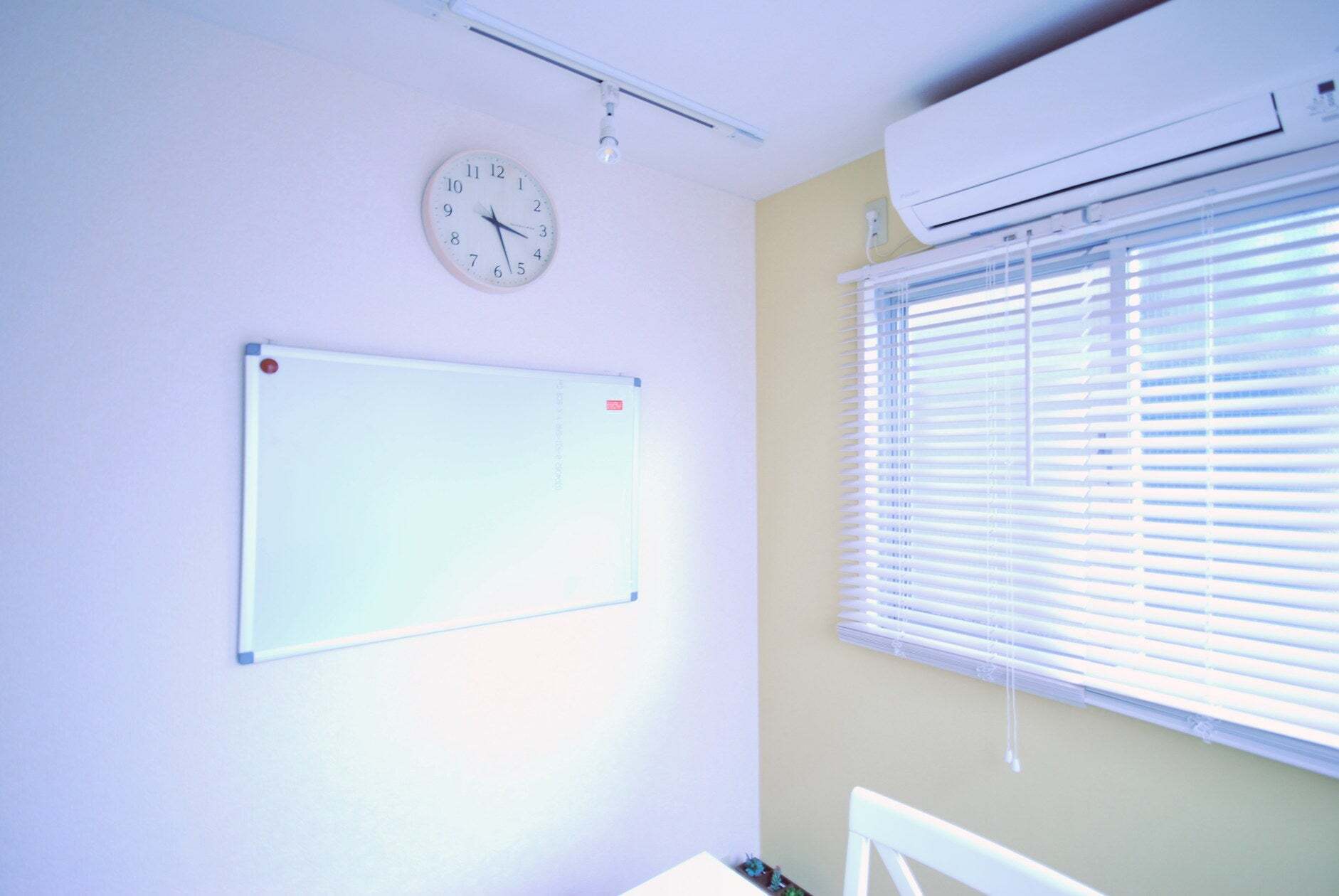 【恵比寿駅１分★RKFビル5階ルーム１】白と黄色が基調の明るいお部屋ですの写真4