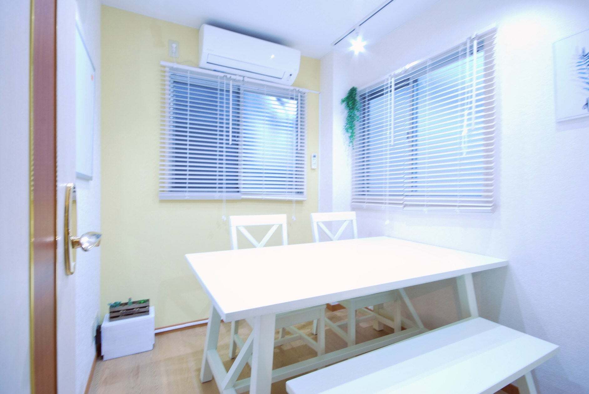 【恵比寿駅１分★RKFビル5階ルーム１】白と黄色が基調の明るいお部屋ですの写真5