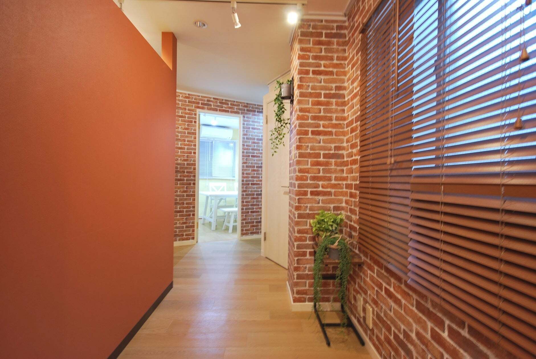 【恵比寿駅１分★RKFビル5階ルーム１】白と黄色が基調の明るいお部屋ですの写真7