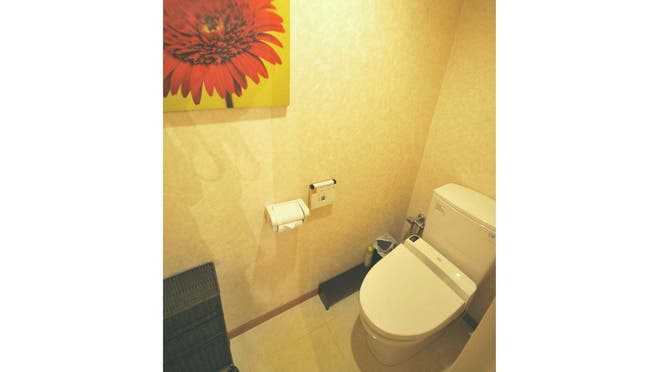 【RKFビル5階ルーム2】恵比寿駅1分!デスクライトや23インチモニター完備で仕事や作業、打ち合わせ、オンライン会議、面接に最適の写真7