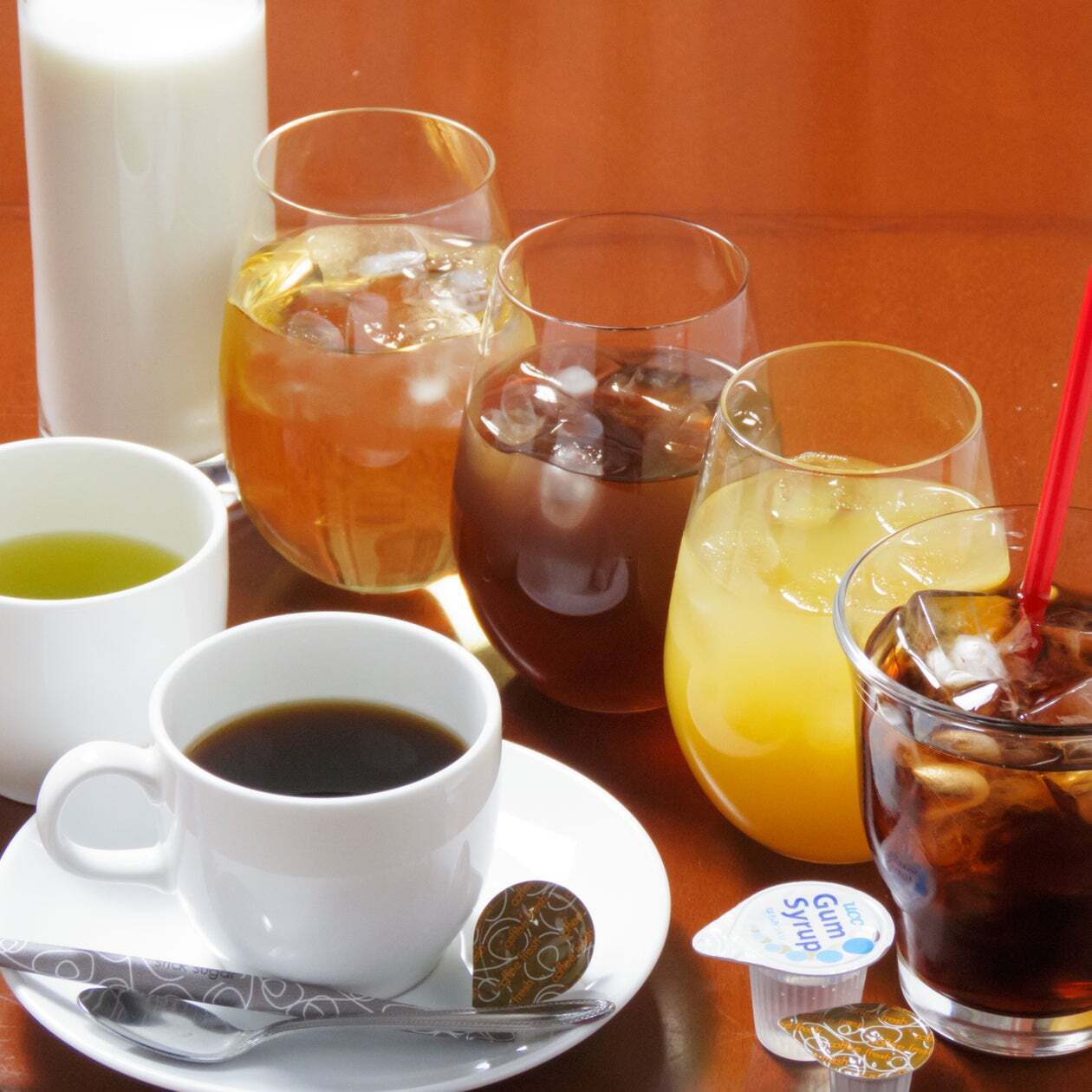 【Katsuki Cafe 銀座店会議室】中央通り銀座7丁目交差点徒歩1分！着席6名利用可/Wi-Fi・電源・ホワイトボード完備の写真6