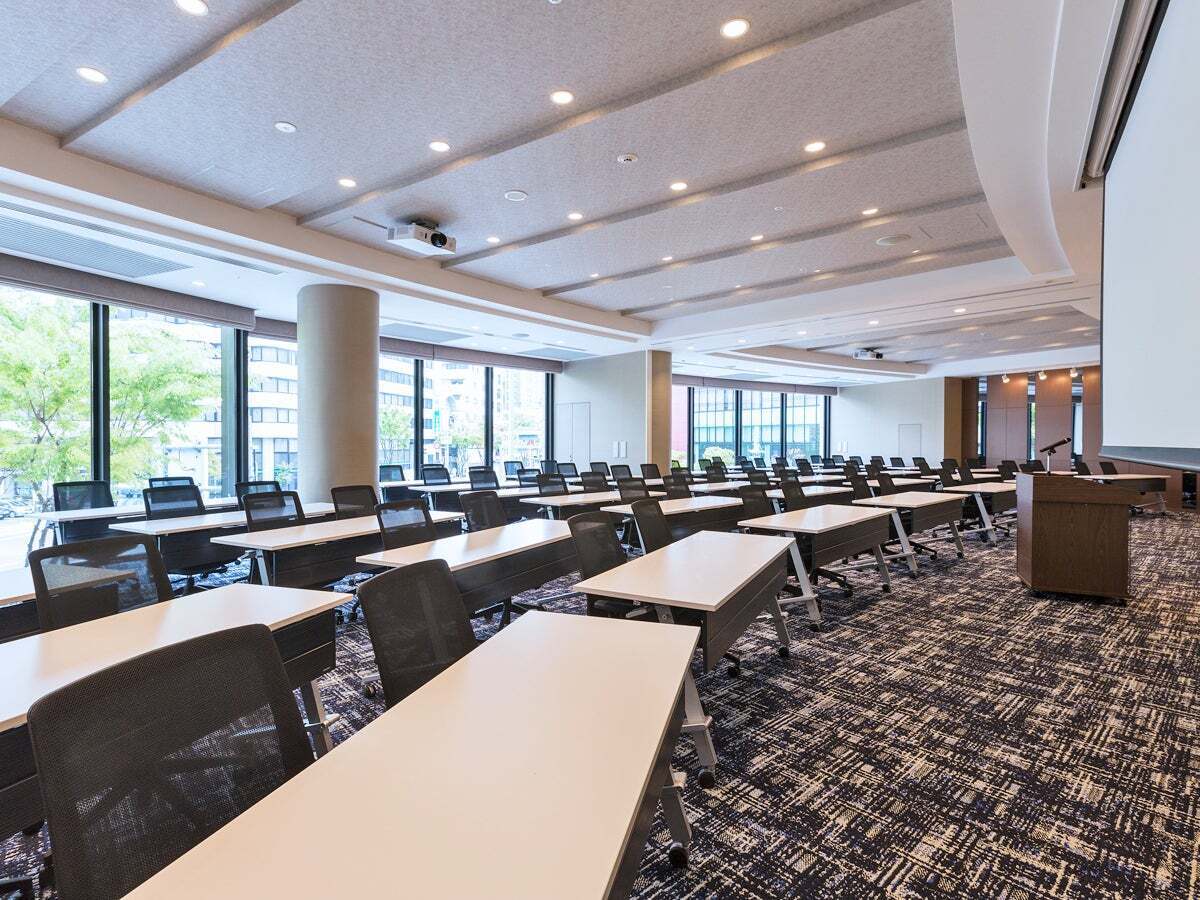 【南森町駅すぐ！】開放感溢れる200㎡会議室プレミアホール【備品無料】【プレミアホテル-CABIN-大阪】の写真1