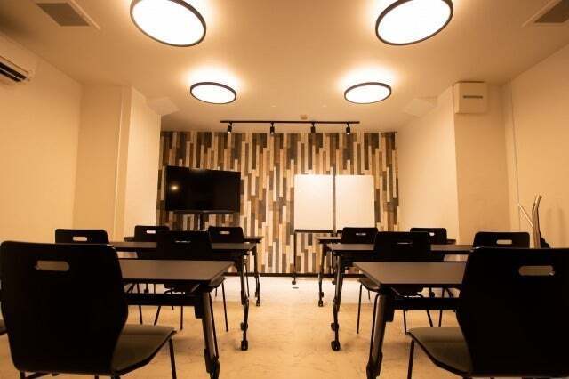 京橋駅3分、東京駅8分の非常に便利な立地です。 2022年1月にリニューアル。 なお、本会議室の土足でのご利用はご遠慮ください。の写真2