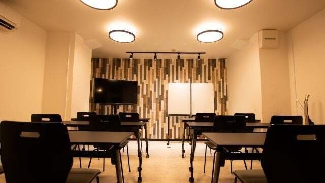 京橋駅3分、東京駅8分の非常に便利な立地です。 2022年1月にリニューアル。 なお、本会議室の土足でのご利用はご遠慮ください。の写真2