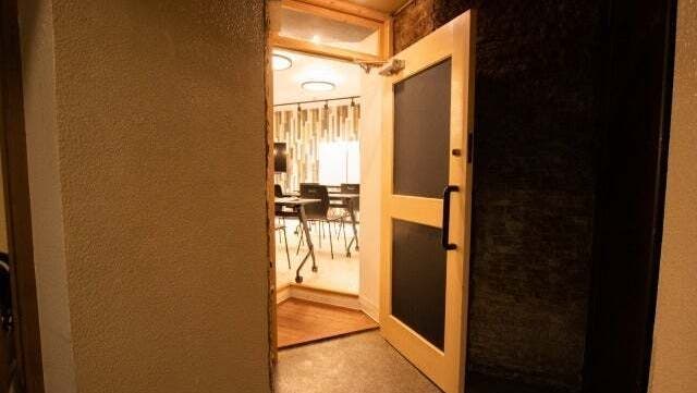 京橋駅3分、東京駅8分の非常に便利な立地です。 2022年1月にリニューアル。 なお、本会議室の土足でのご利用はご遠慮ください。の写真7