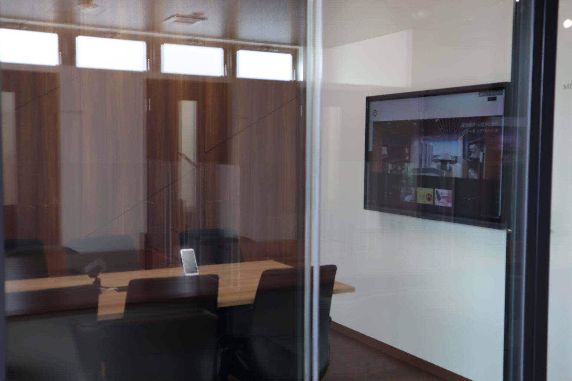 シェアスペースGAKUYAミーティングルーム / 6名まで利用可能 / 光回線 / 電子ホワイトボード利用可！の写真4