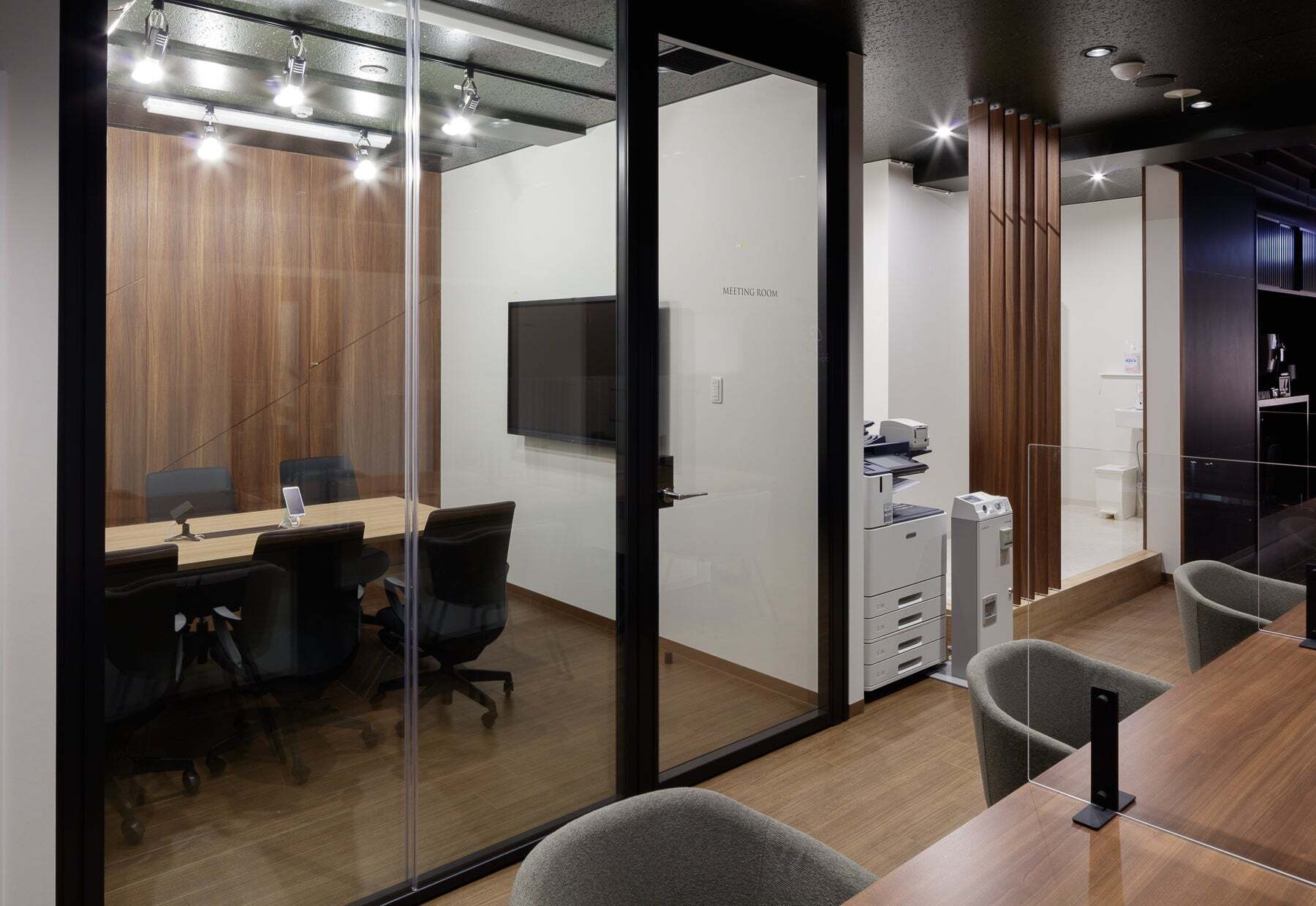 シェアスペースGAKUYAミーティングルーム / 6名まで利用可能 / 光回線 / 電子ホワイトボード利用可！の写真8