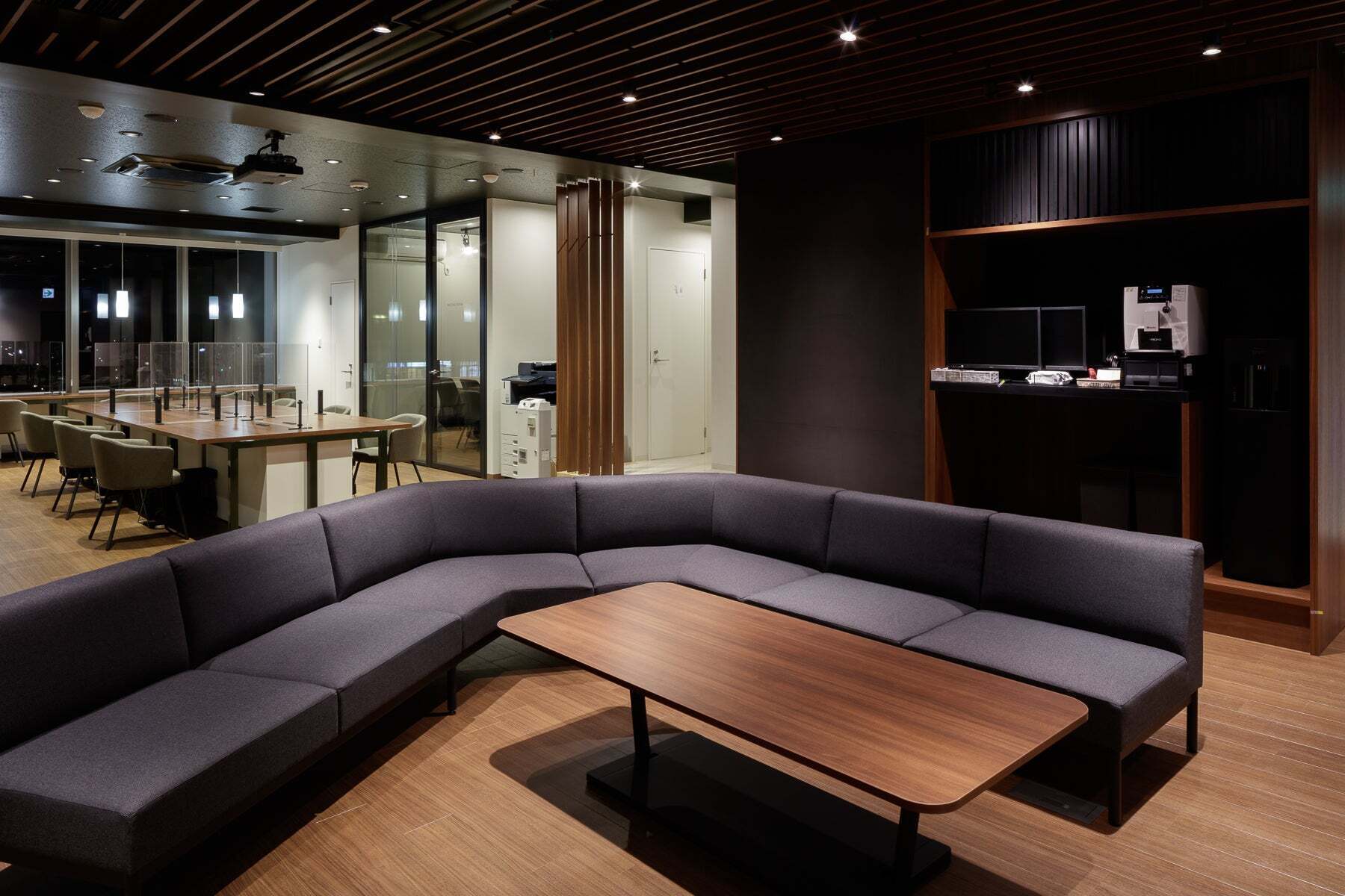 シェアスペースGAKUYAミーティングルーム / 6名まで利用可能 / 光回線 / 電子ホワイトボード利用可！の写真13