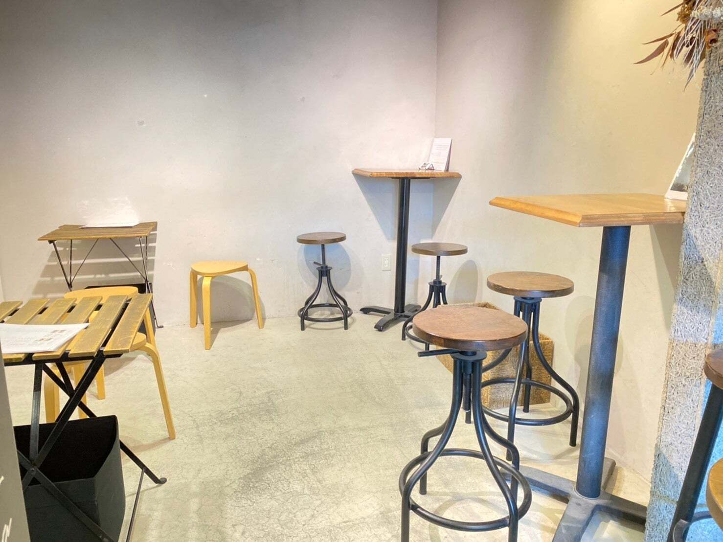 【鎌倉駅徒歩1分】スタイリッシュなカフェ空間でソロワーク・作業・勉強●Wifi・持ち込み自由●の写真5