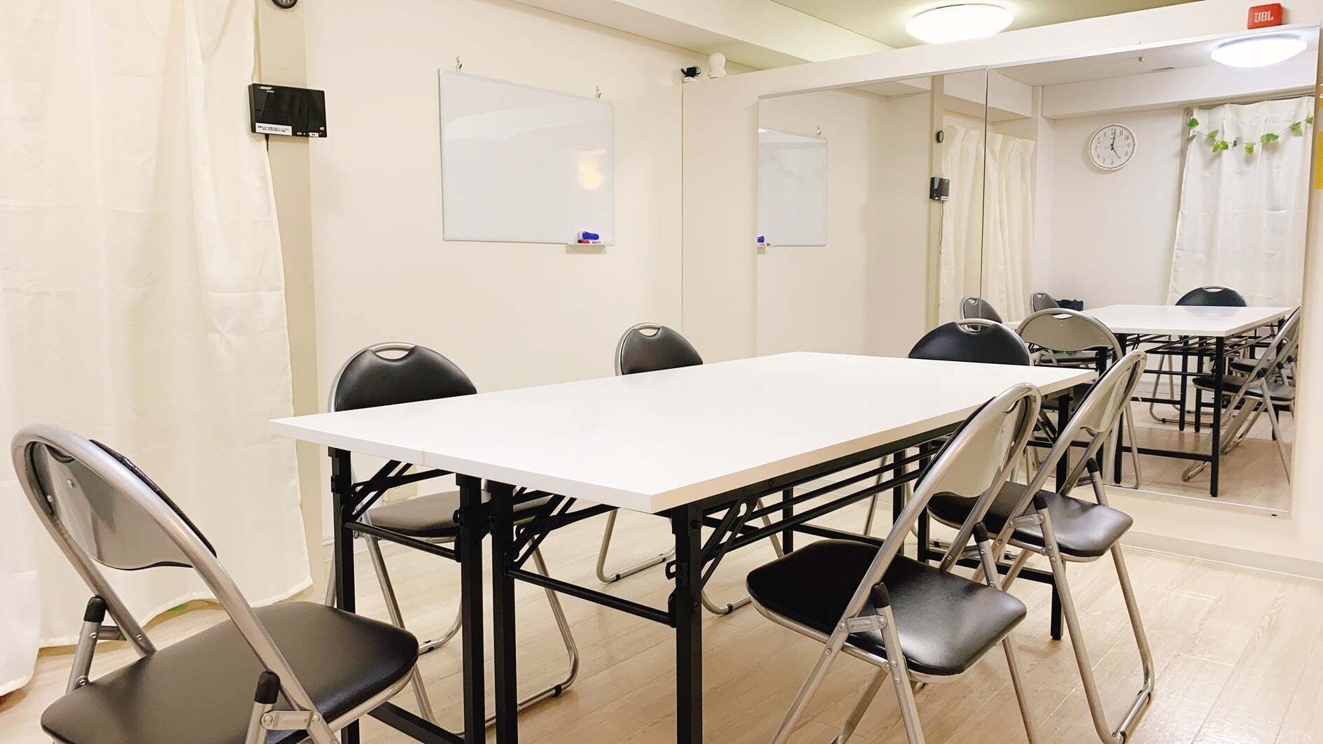 《会議室Bee》長堀橋90秒！高速Wi-Fi、6人までの会議や研修、面接、作業、リモートワークなどに！の写真4