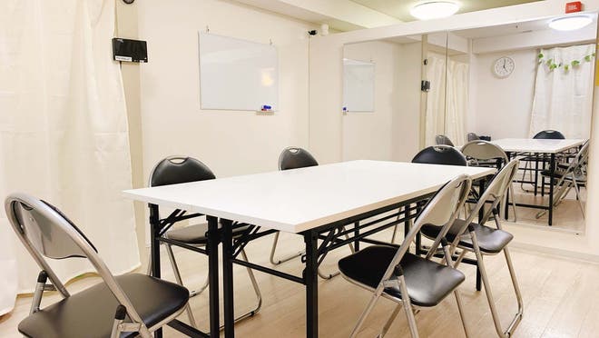 《会議室Bee》長堀橋90秒!高速Wi-Fi、6人までの会議や研修、面接、作業、リモートワークなどに!の写真4