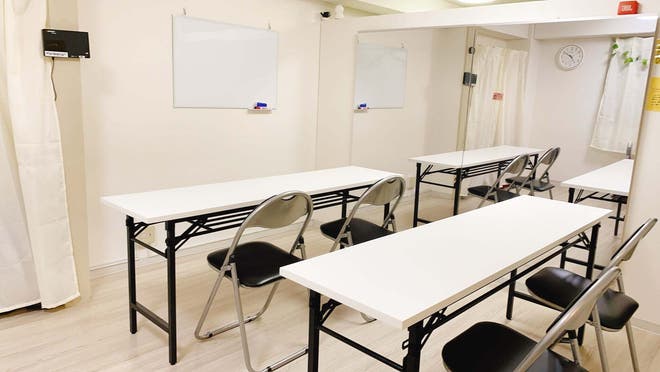 《会議室Bee》長堀橋90秒!高速Wi-Fi、6人までの会議や研修、面接、作業、リモートワークなどに!の写真5