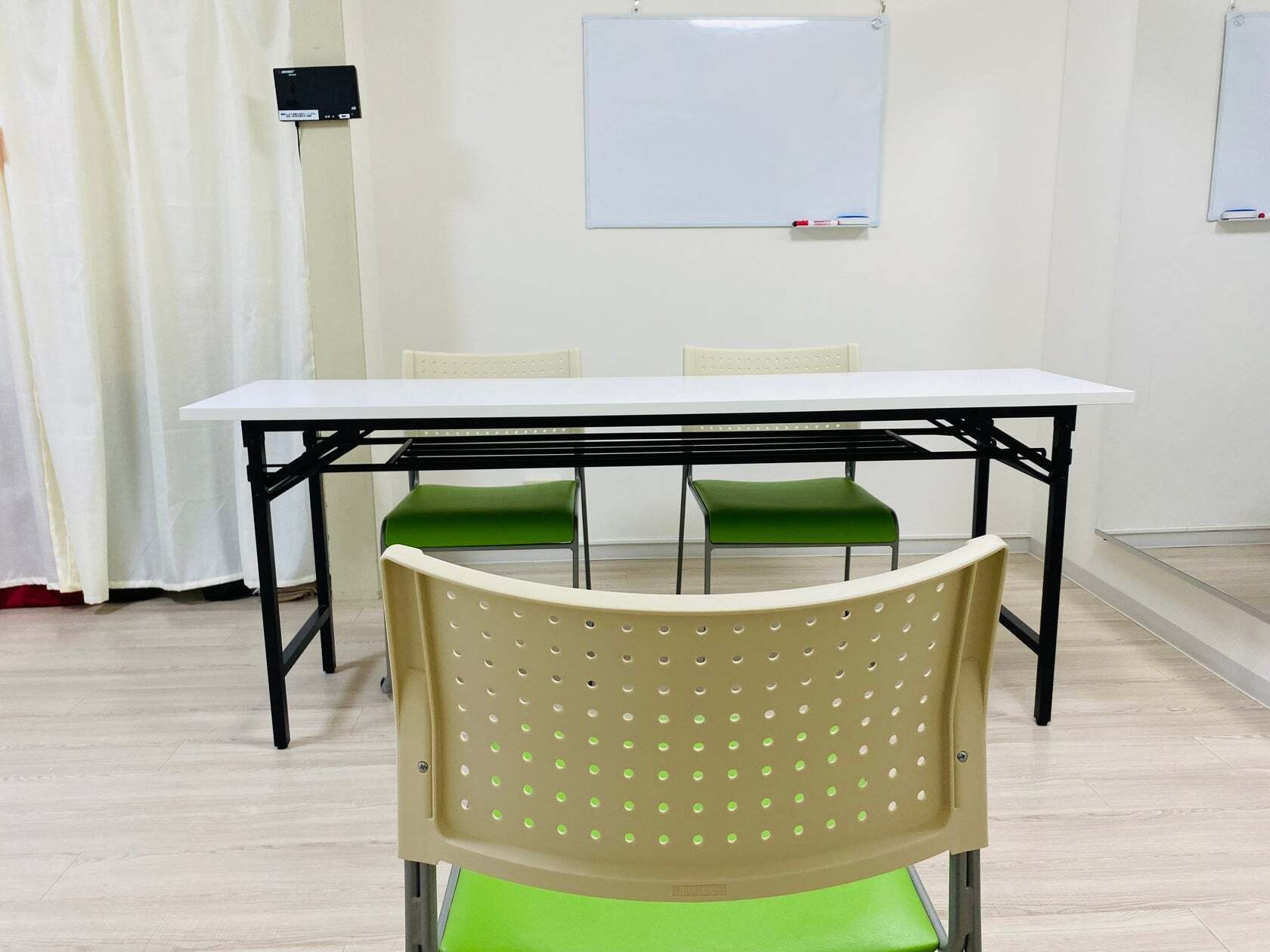 《会議室Bee》長堀橋90秒！高速Wi-Fi、6人までの会議や研修、面接、作業、リモートワークなどに！の写真22