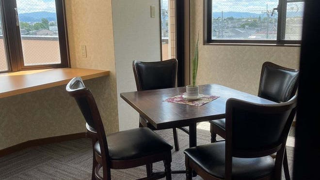 出窓付ミーティングルーム✨阪急嵐山駅徒歩5分/最大4名利用可/WiFi完備でテレワーク応援中!の写真2