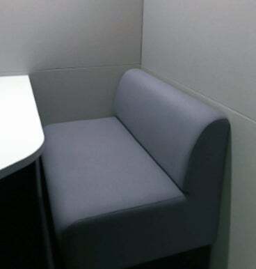 【テレキューブ】阪急西宮ガーデンズ本館の個室型ワークブース（28-01）です。視線と音を遮る、プライベートな集中環境。の写真5