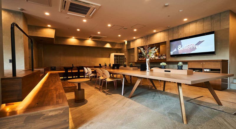 AND HOSTEL HOMMACHI EAST - 堺筋本町駅徒歩6分のホステルで作業・勉強に