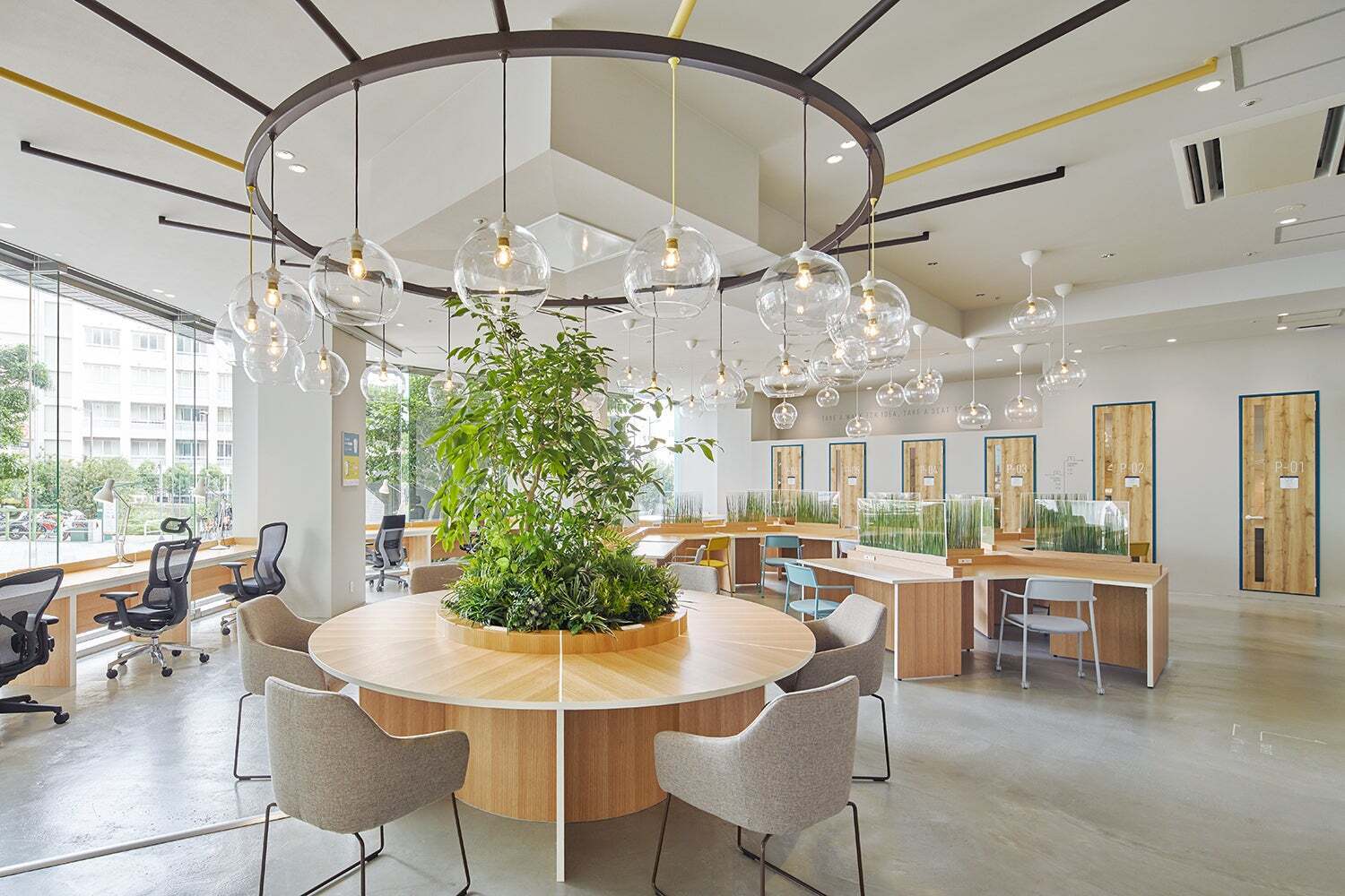 【新宿三丁目駅徒歩30秒】６人用会議室・フリードリンク・WiFi完備・モニター設置済。安心の有人受付。の写真2