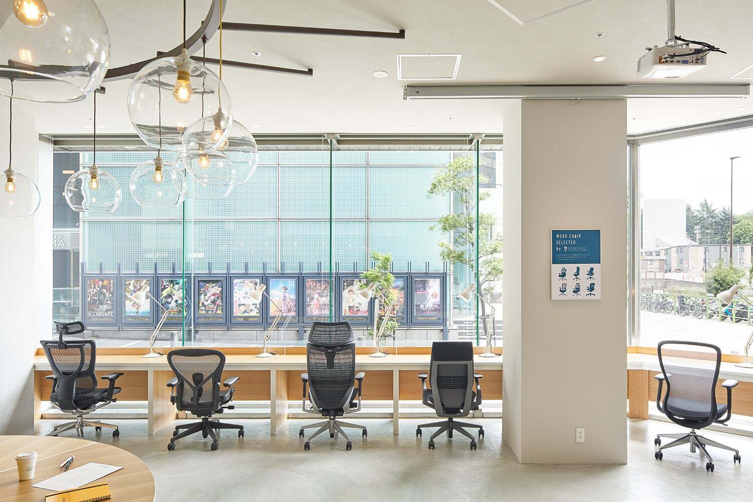 【新宿三丁目駅徒歩30秒】６人用会議室・フリードリンク・WiFi完備・モニター設置済。安心の有人受付。の写真6