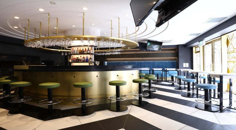 【JR大阪駅徒歩10分】Wi-Fi無料｜ホテル1F cafe＆barスペース｜リモート・テレワーク対応可