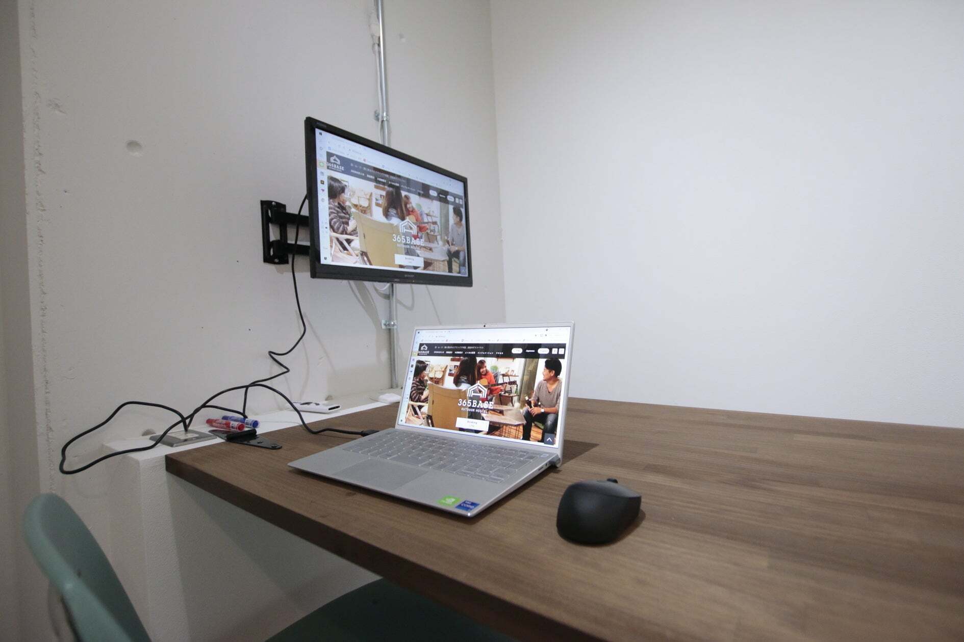 アウトドアな雰囲気でのミーティングの写真8