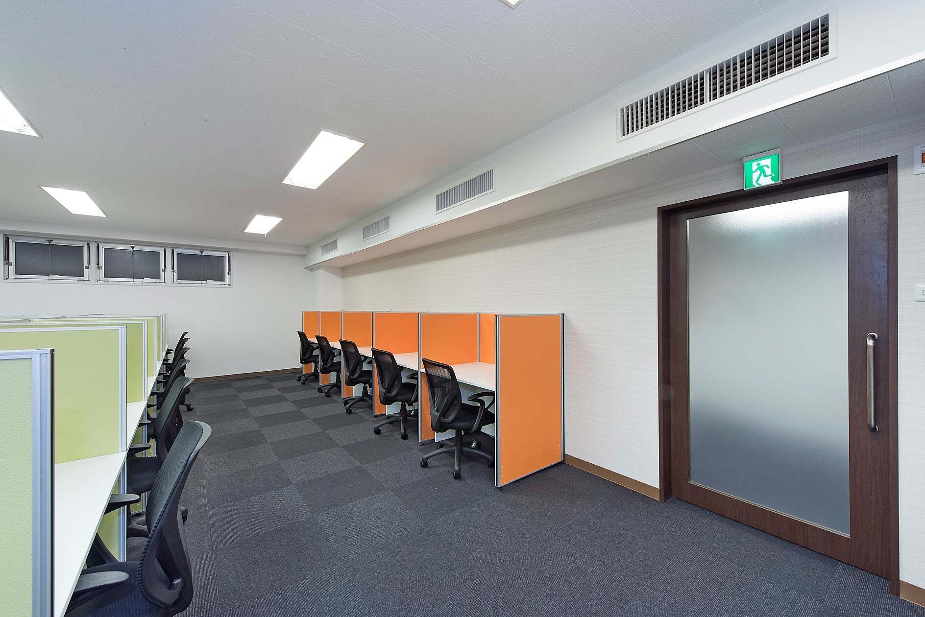 ⭐️渋谷マークシティ出口を出てすぐ⭐️スタッフ常駐で安心✨Wi-Fi有り　Googleレビュー投稿で「１回無料券」プレゼント！の写真2