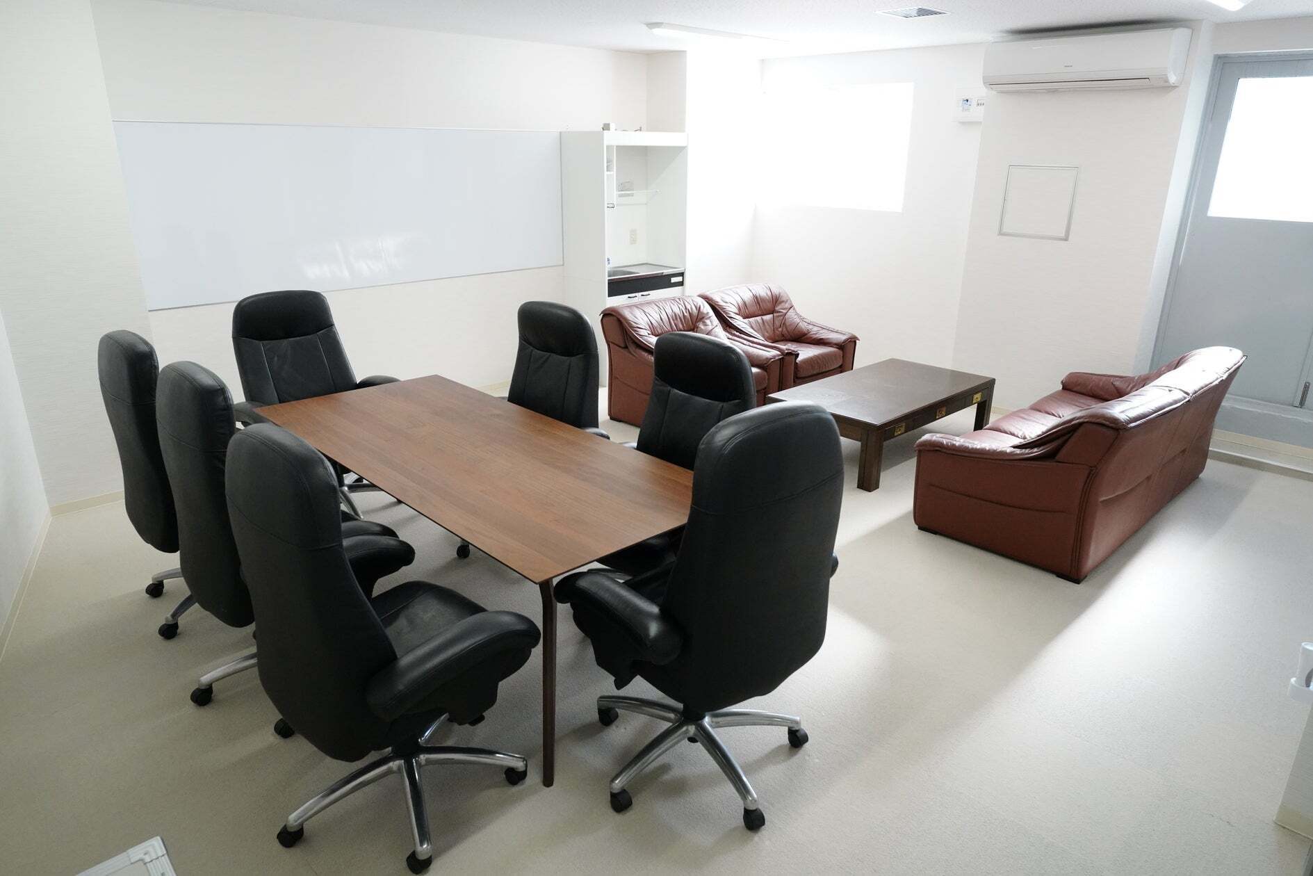 広々とした快適ビジネス空間が西新宿にオープン。の写真1