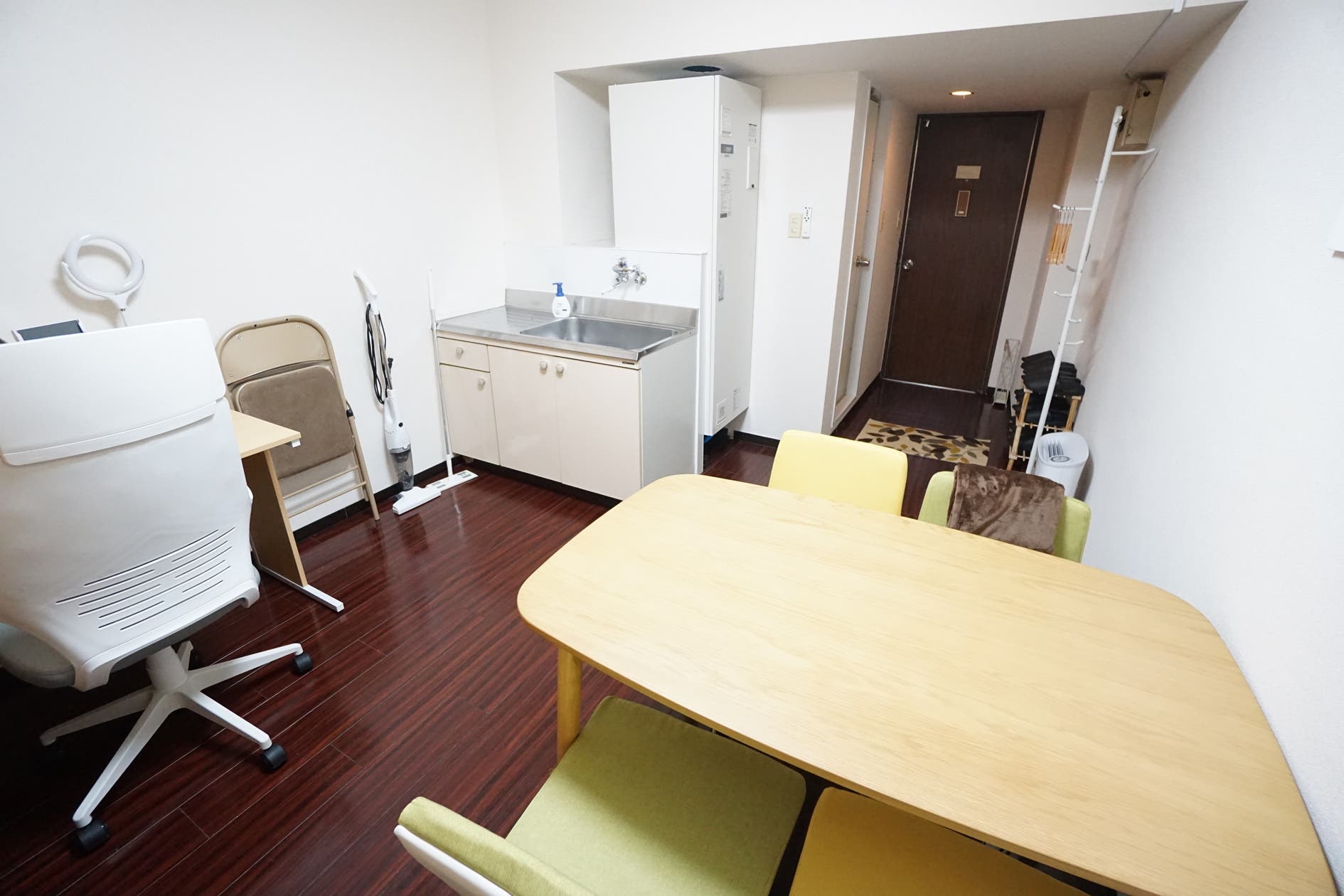 ＜名古屋伏見Place823＞完全個室✨モニター/光回線Wi-Fi/Blu-rayプレイヤー無料！会議/撮影/ボドゲの写真9