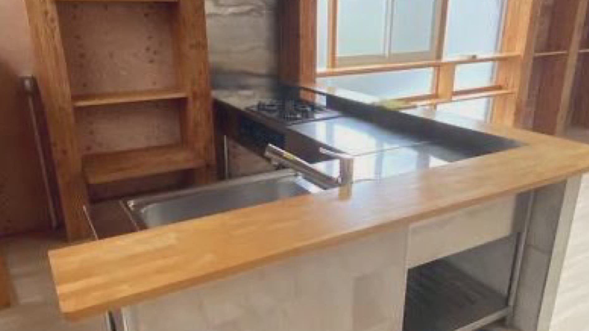 駐車場無料！料理におすすめ。撮影機材ありの大型アイランドキッチン完備のレンタルスペース。の写真5