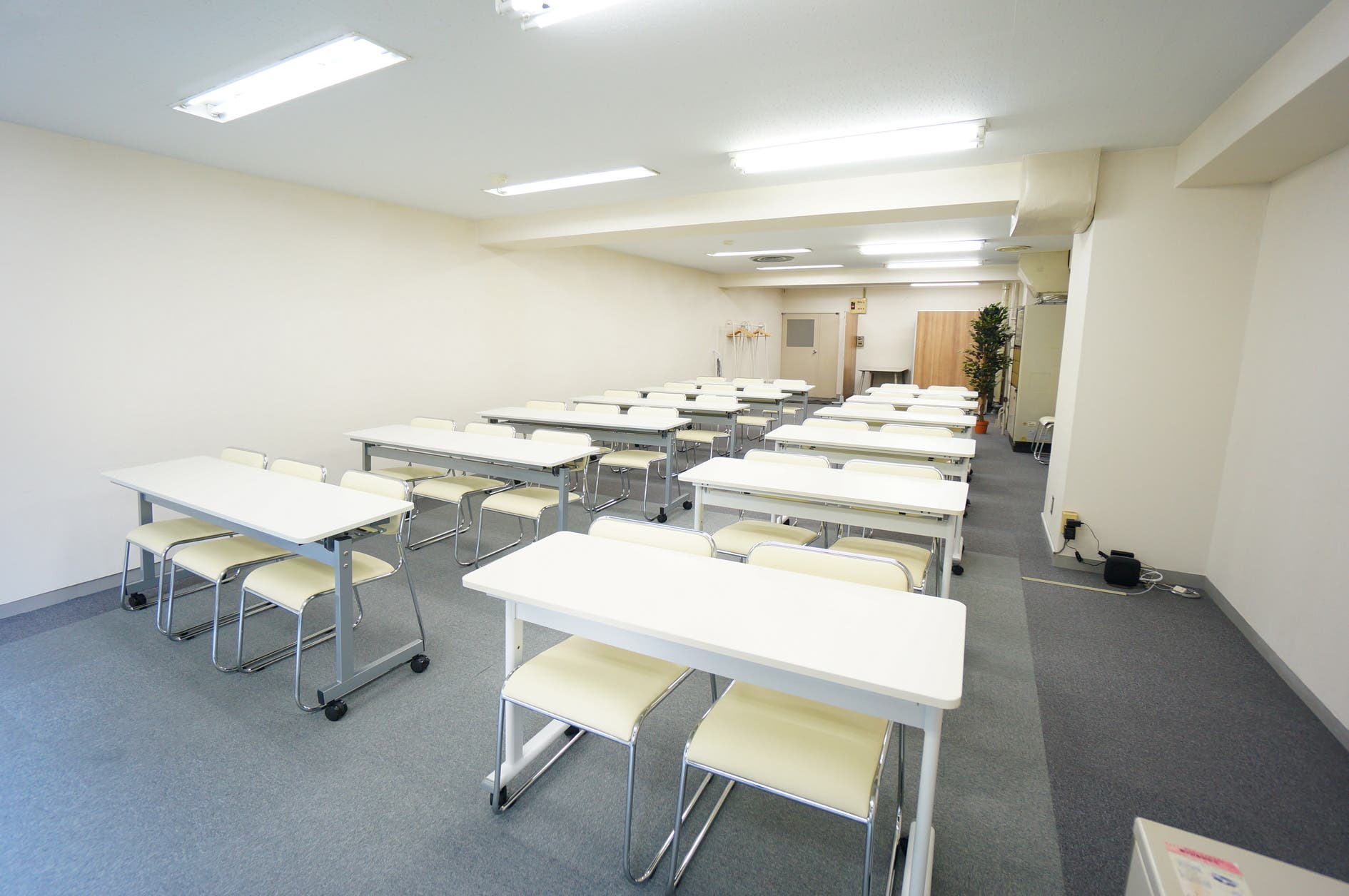 ＜仙台駅Place204＞個室⭐️40名収容/光回線Wi-Fi/ホワイトボード/大型モニター無料！会議/セミナー/研修の写真2