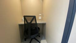 <RemoteworkBOX bnb+奈良店【No.1】>完全個室⭐️Wi-Fi無料!テレワーク/Zoom/自習の写真2