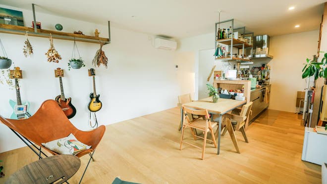 清澄白河駅から7分。酒屋付き住宅のリビングスペース。の写真1