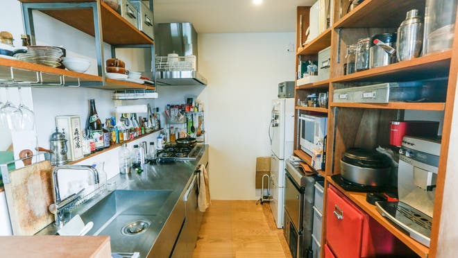 清澄白河駅から7分。酒屋付き住宅のリビングスペース。の写真5