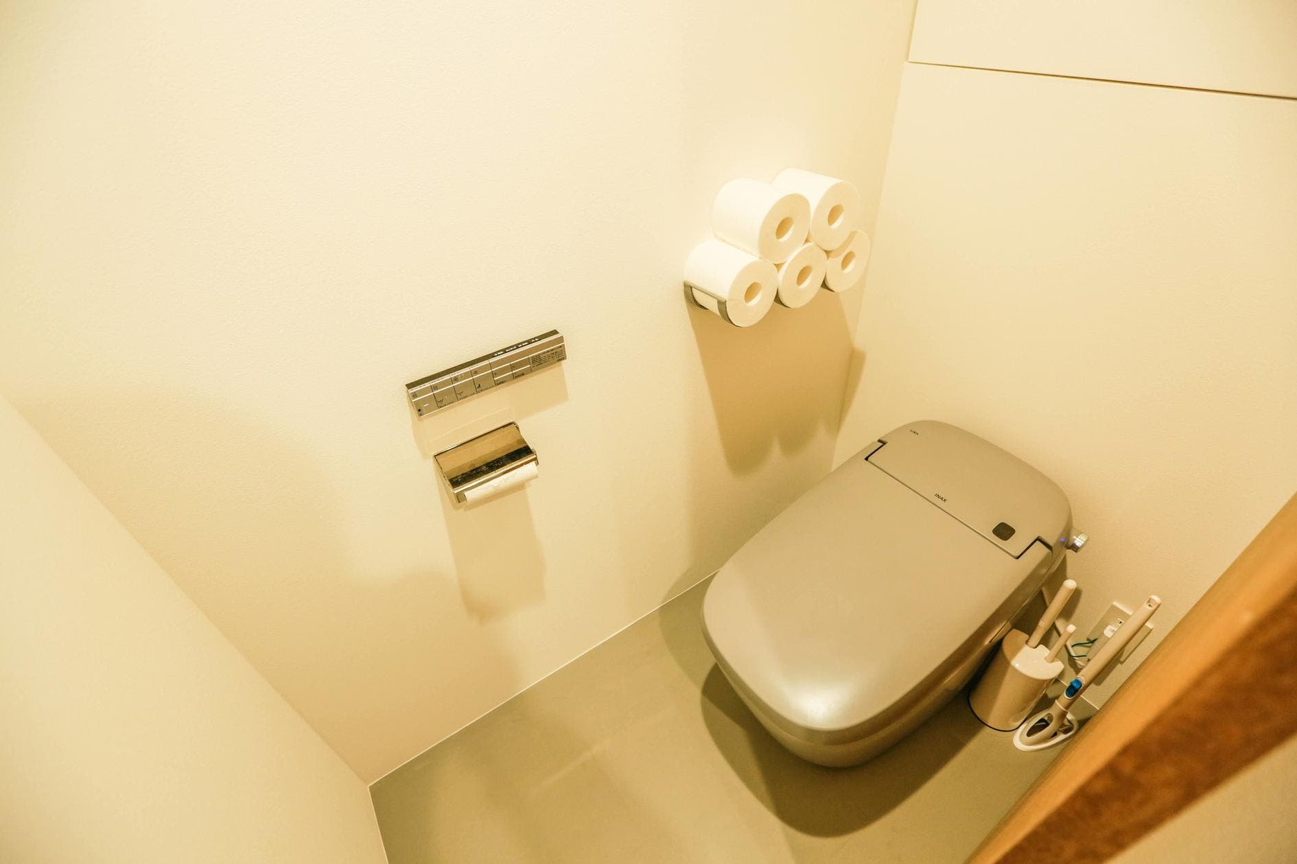 清澄白河駅から7分。酒屋付き住宅のリビングスペース。の写真7